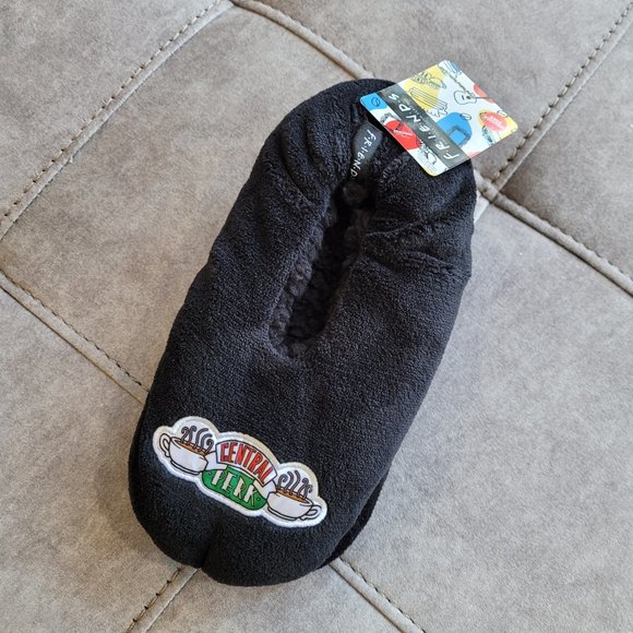 FRIENDS | Shoes | Nwt Friends Snuggle Toes Slippers Size Sm | Poshmark